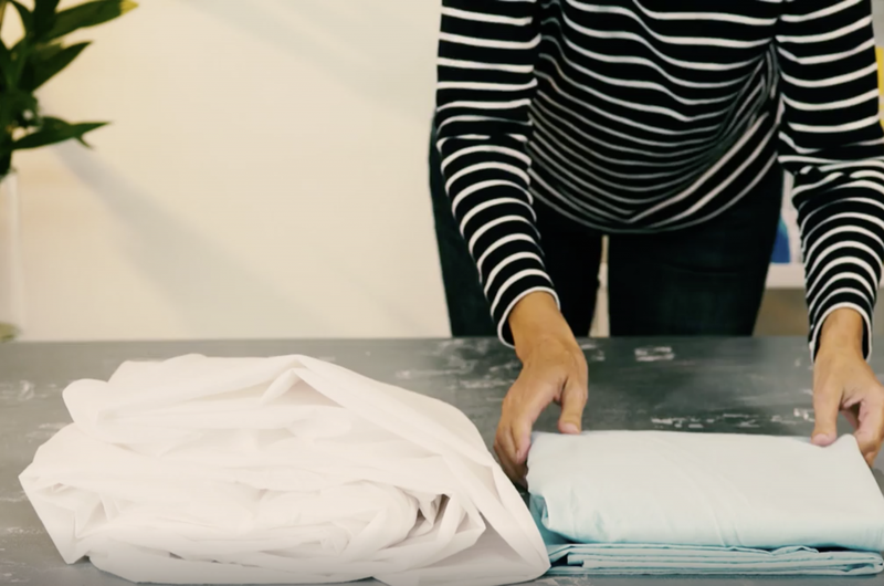 With This Trick It Will Be Super Easy To Fold A Fitted Sheet Good To 